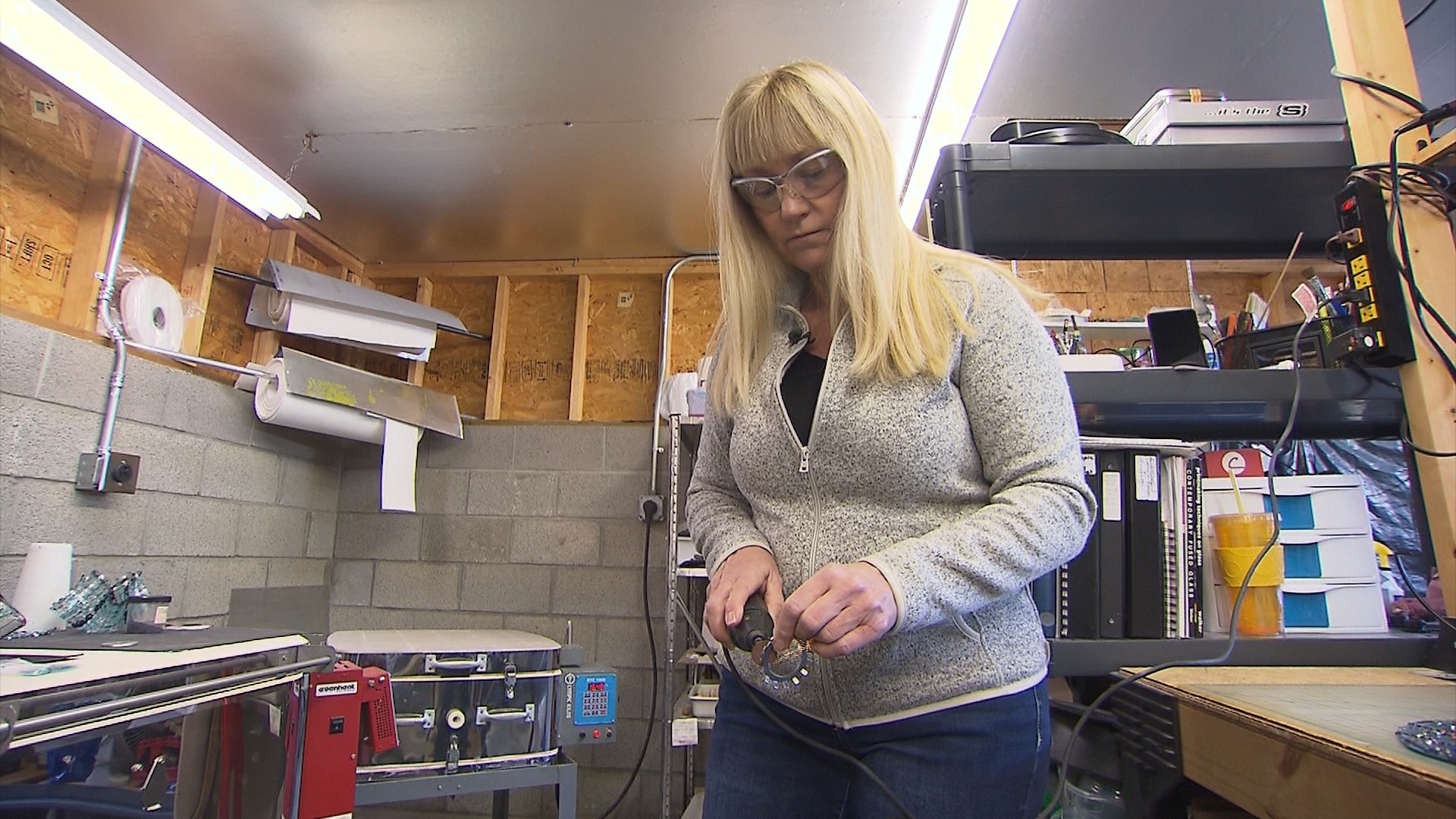 Alice Shepard - Glass Artist | Tennessee Crossroads | NPT