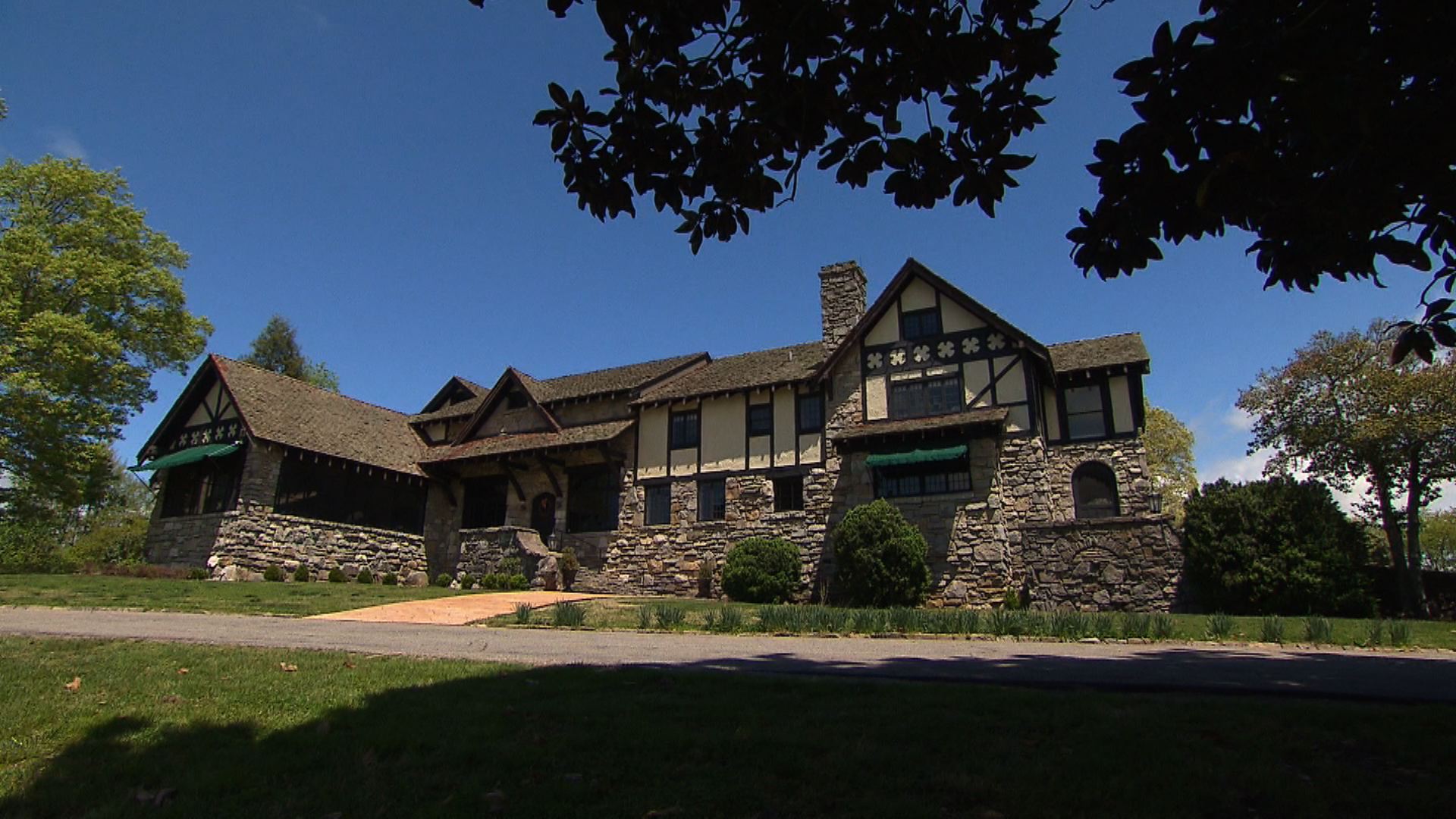 Milky Way Farm | Tennessee Crossroads | NPT