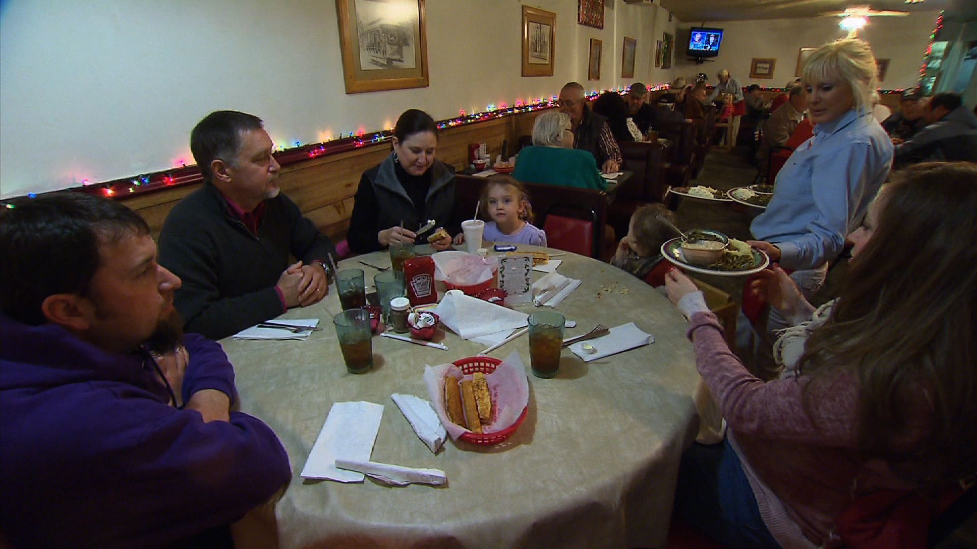 Moss' Southern Cooking | Tennessee Crossroads | NPT