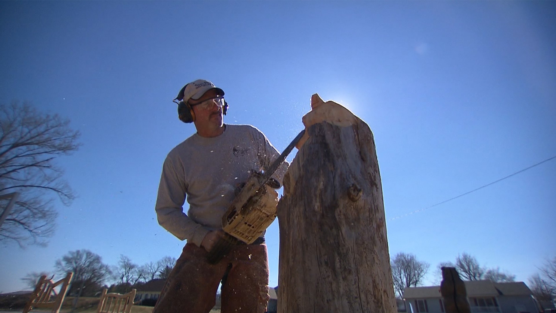 Roark Phillips - Chainsaw Artist | Tennessee Crossroads | NPT